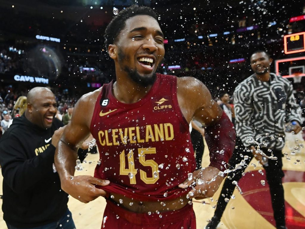 ¡71 PUNTOS HISTÓRICOS PARA DONOVAN MITCHELL! – 10Sports